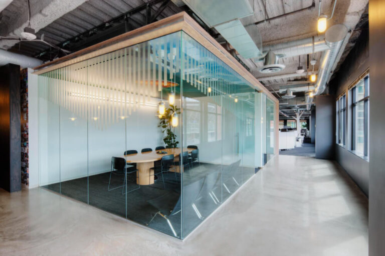 Stylish Modern Glass Rooms for Elegant Homes & Gardens
